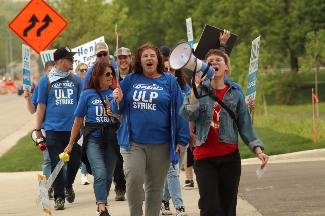 CUNA Mutual office workers strike, picket headquarters – Blueprint365